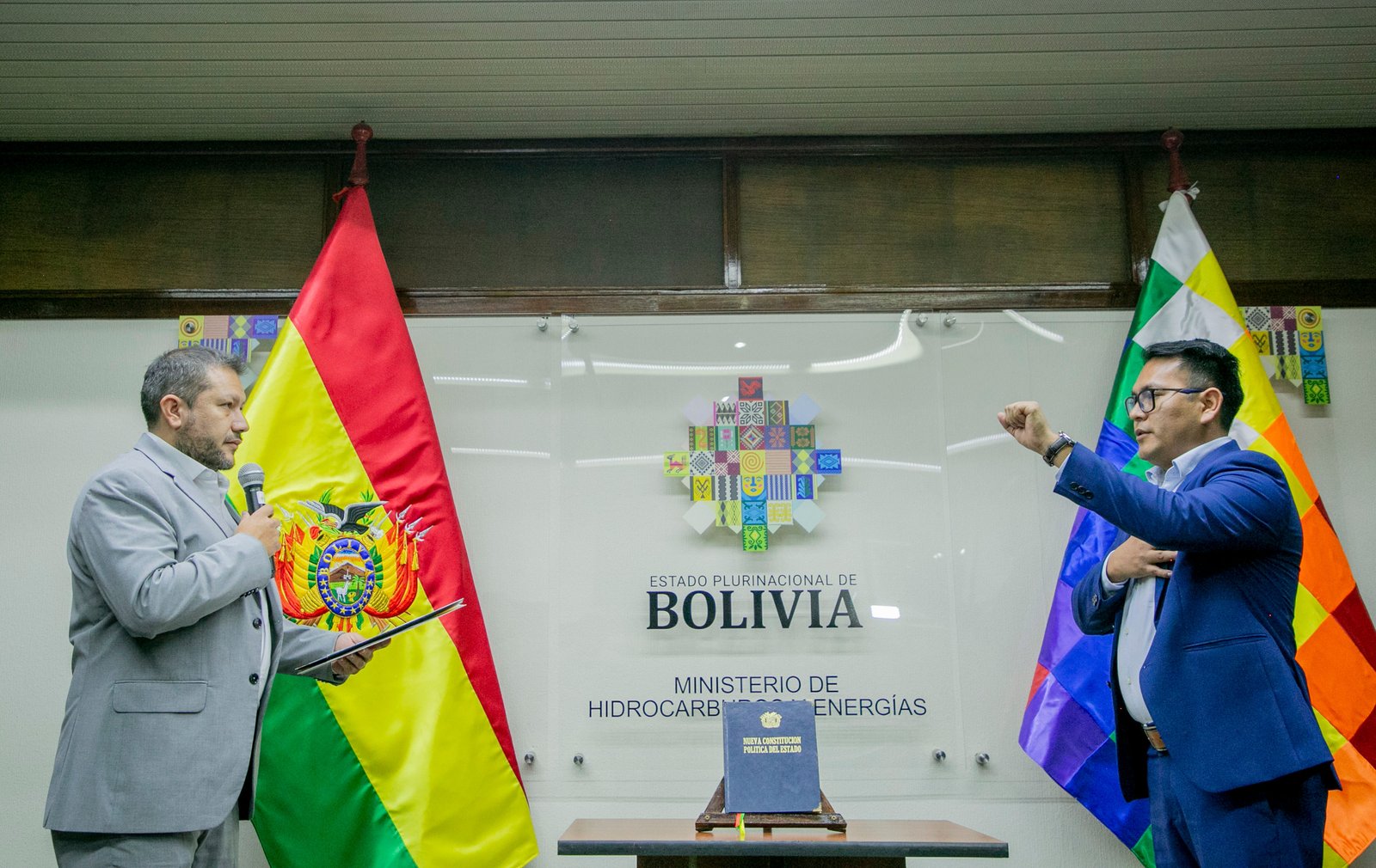 Posesionan a Omar Alarcón Saigua como nuevo presidente ejecutivo de YLB ...