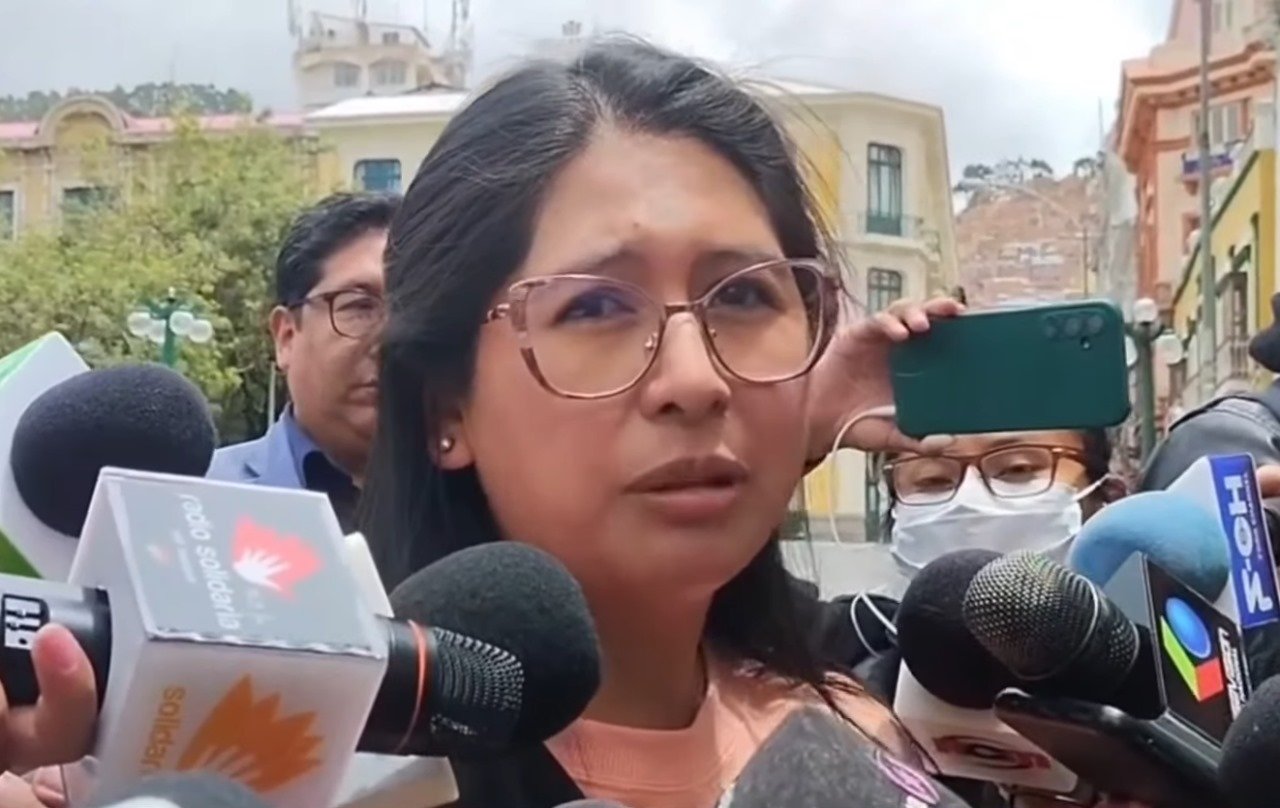 Alcaldesa Eva Copa impulsa frente político MORENA y descarta su ...